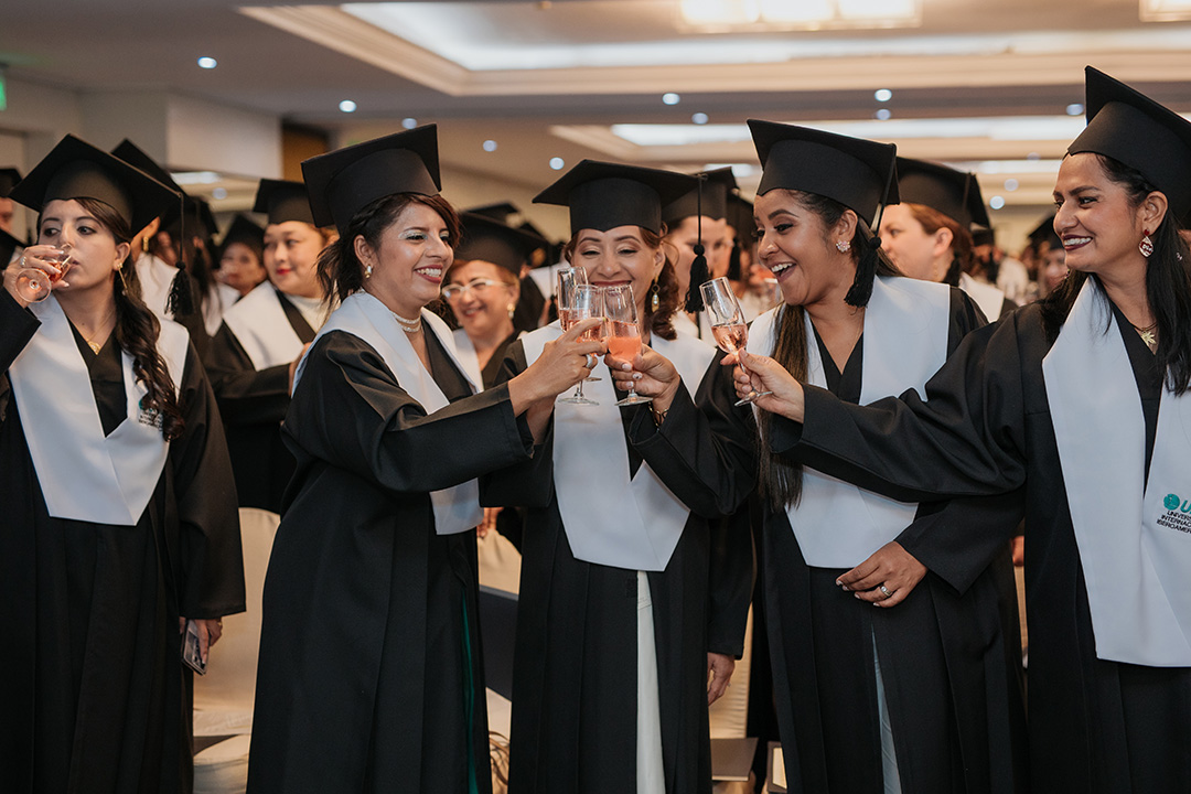UNINI México festeja el éxito de sus estudiantes en una entrega de ...