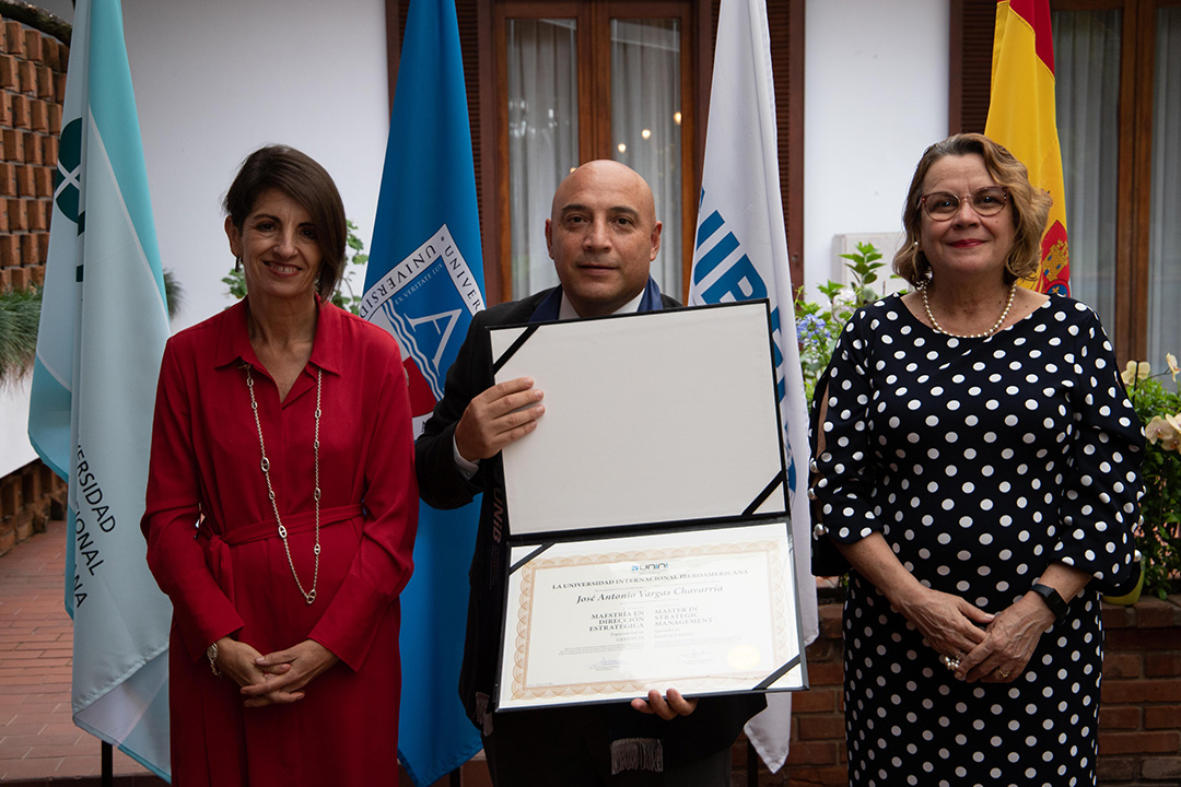 UNINI México entrega diplomas de posgrado a profesionales en Costa Rica