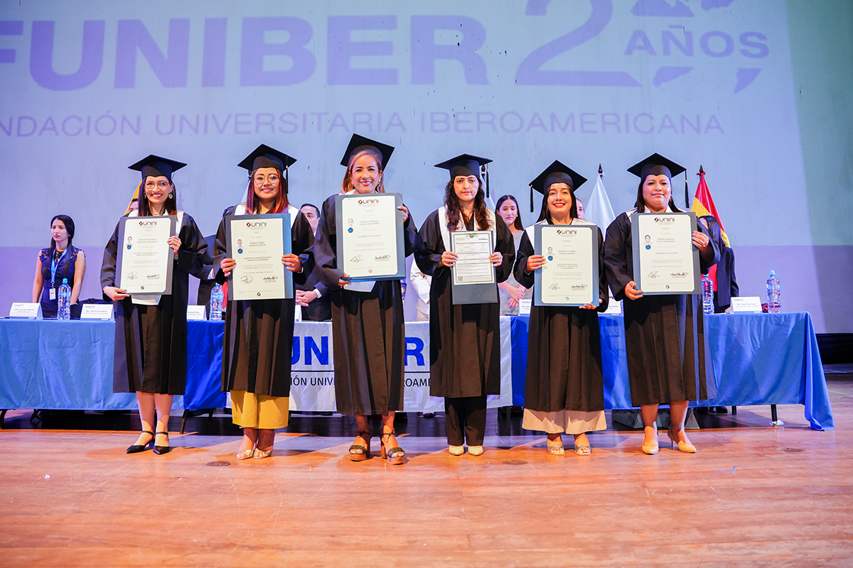 UNINI México celebra un acto de graduación para alumnos becados en Ecuador