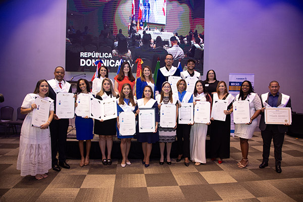 UNINI México organiza una ceremonia de entrega de títulos para sus ...