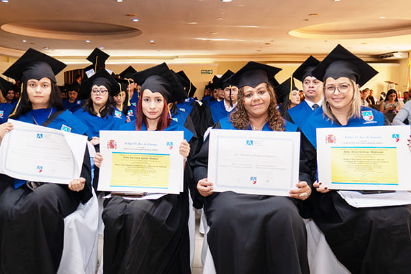 UNINI México celebra una ceremonia de entrega de títulos