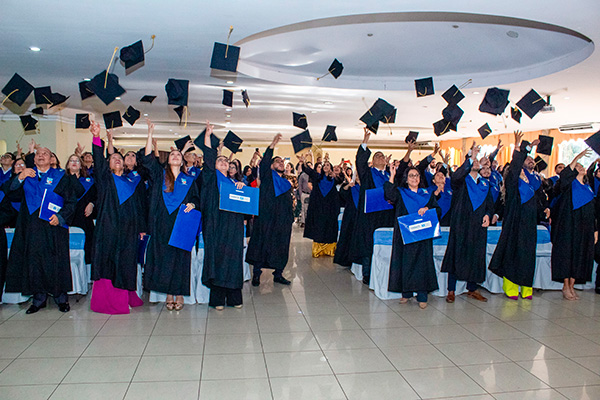 UNINI México celebra una entrega de títulos a sus estudiantes en Honduras