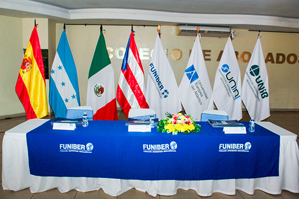 UNINI México celebra una entrega de títulos a sus estudiantes en Honduras