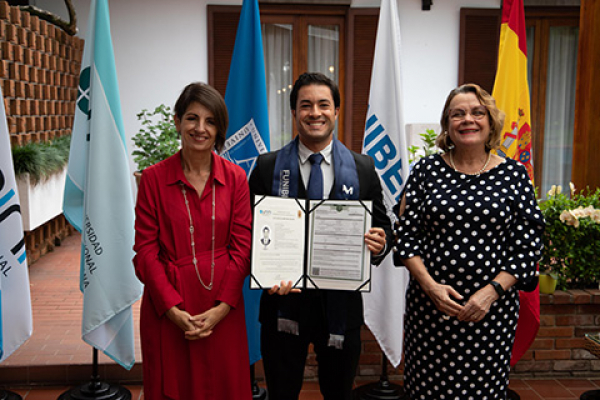 UNINI México entrega diplomas de posgrado a profesionales en Costa Rica