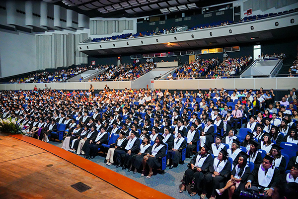 UNINI México celebra un acto de graduación para alumnos becados en Ecuador